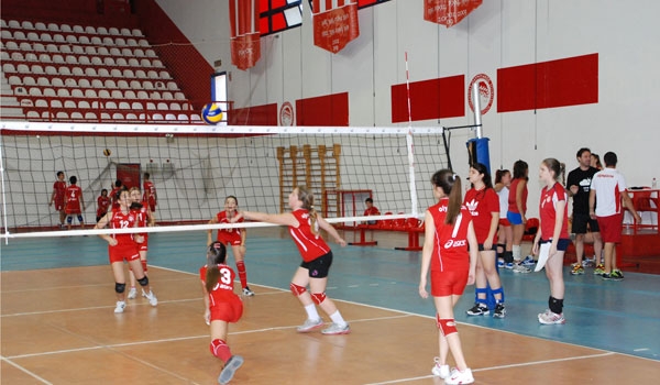 Ξεκίνησαν οι εγγραφές στην Ακαδημία Βόλεϊ του Ολυμπιακού - InfoKids.gr