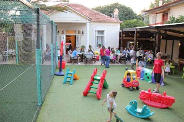 Τα 10 καλύτερα καφέ με δημιουργική απασχόληση για τα παιδιά στην Αττική ...