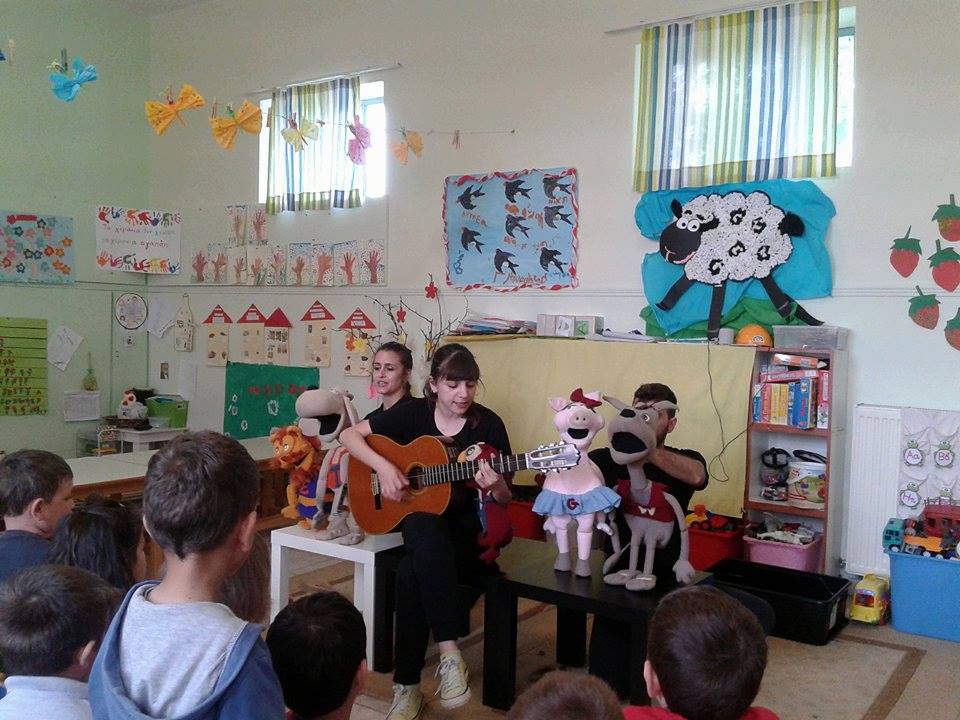 Οι θεατρικές ομάδες που φέρνουν το παιδικό θέατρο στα... σχολεία ...