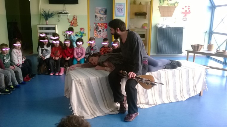 Οι θεατρικές ομάδες που φέρνουν το παιδικό θέατρο στα... σχολεία ...