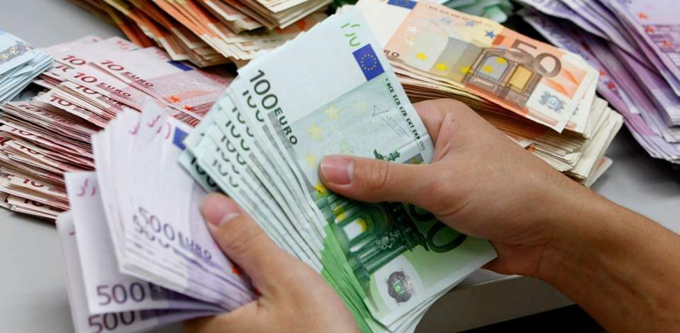 Το επίδομα των 2.000 ευρώ για κάθε γέννηση θα δίνεται και στους μετανάστες