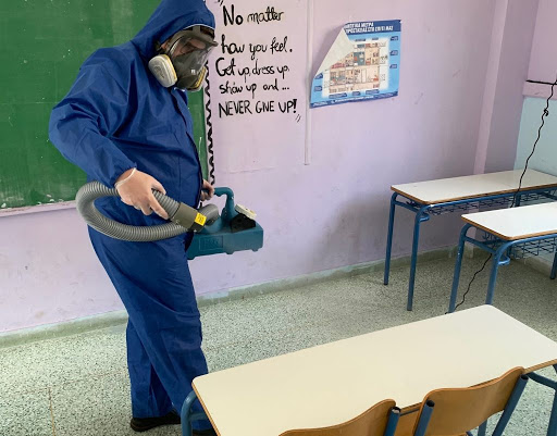 Δ. Αθηναίων: Απολυμάνσεις, καθαριστικά και αντισηπτικό υλικό σε 59 σχολεία
