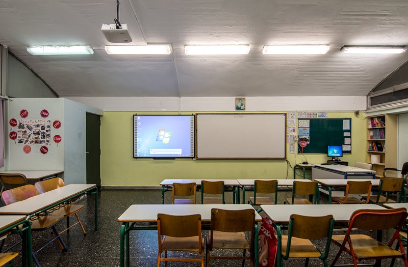 Τα σχολεία εξοπλίζονται με διαδραστικούς πίνακες, βιντεοπροβολείς και ...