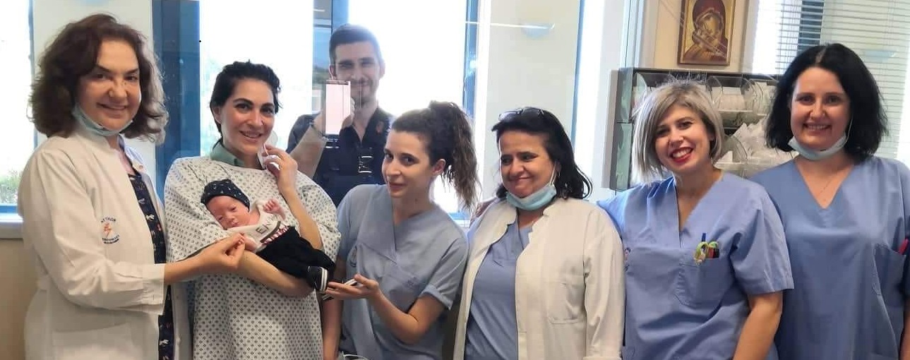 "Ξύπνησα 20 ημέρες μετά τη γέννα των διδύμων": Συγκλονίζει η 44χρονη με ...
