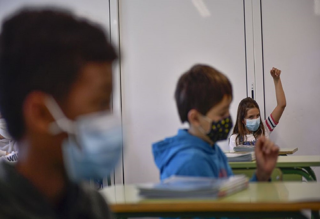 Μακρή: Έρχονται ποινές για τους αρνητές γονείς - Τι θα γίνει με την ...
