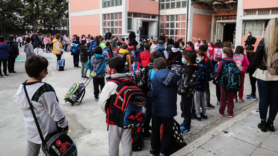 Η ώρα της δικαιοσύνης για τους γονείς αρνητές που δεν στέλνουν τα ...