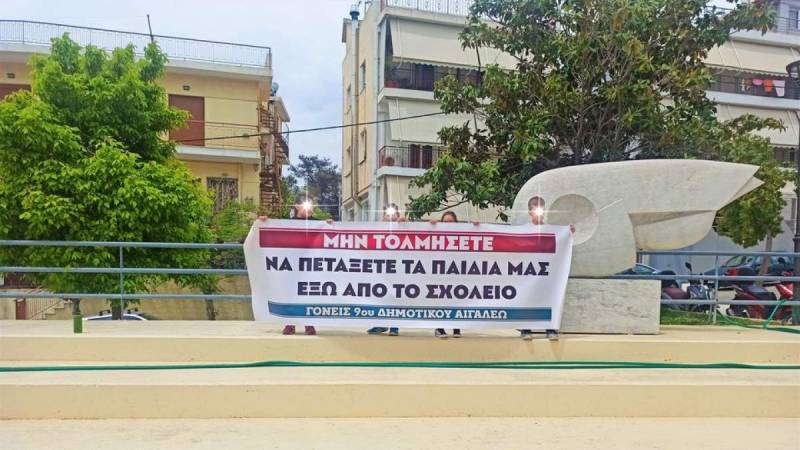 9ο Δημοτικό Αιγάλεω: Έξωση στους μαθητές και λουκέτα στο σχολείο