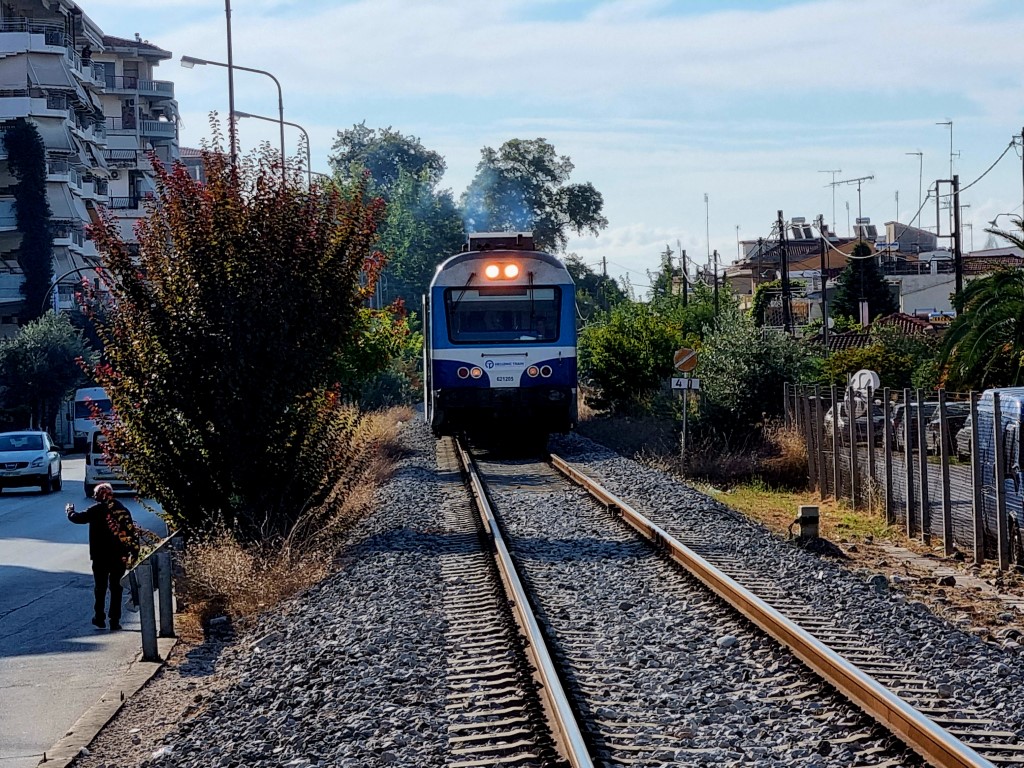 Σοκ στη Λειβαδιά: Τρένο έσερνε 38χρονη μητέρα που πιάστηκε στην πόρτα ...