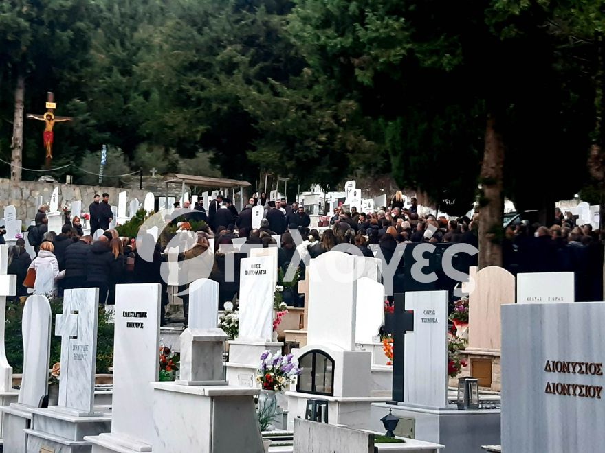 Θάνατος 11χρονου Βασίλη: Σκηνές αρχαίας τραγωδίας στην κηδεία (video)